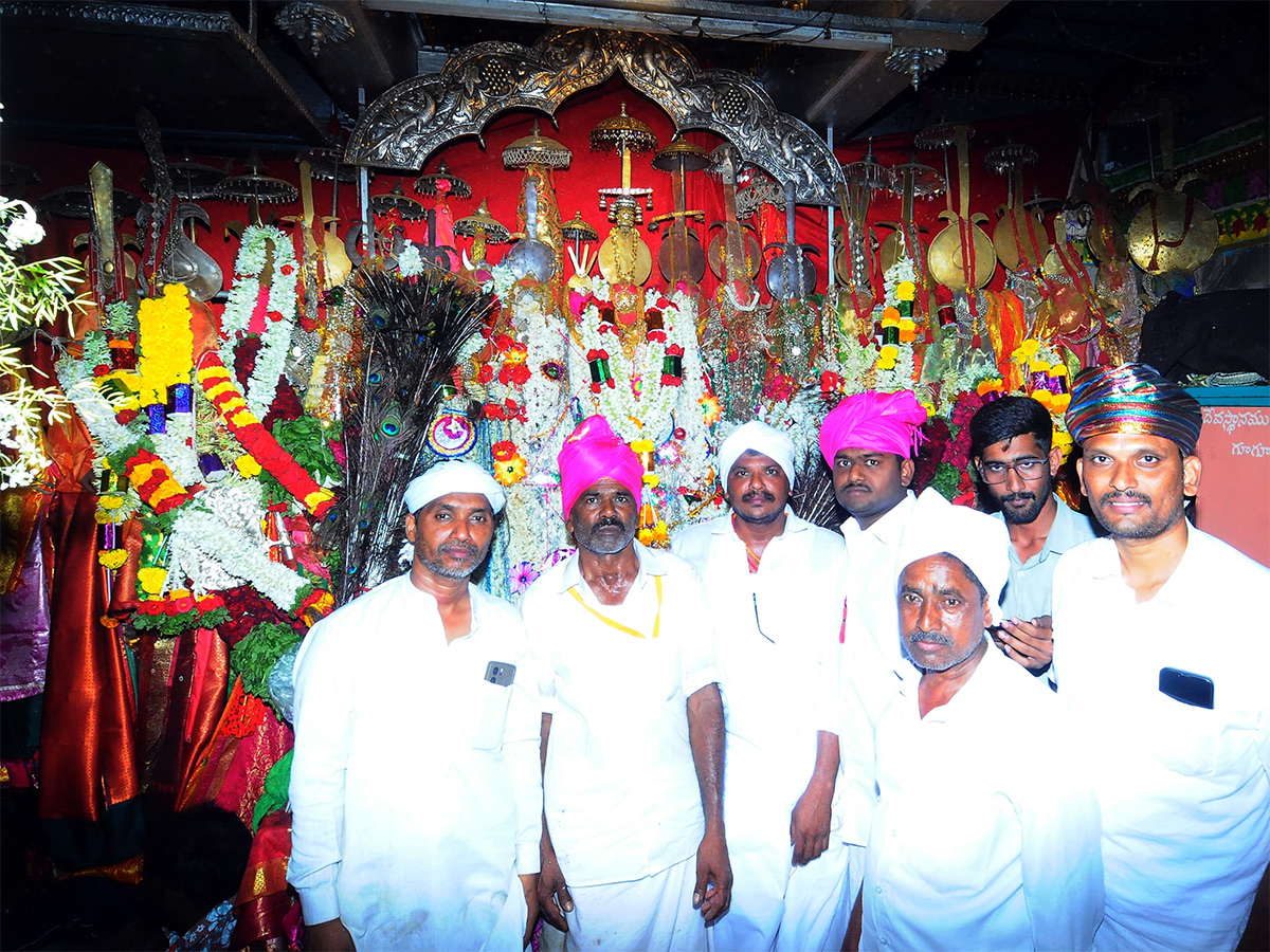 గూగూడు కుళ్లాయిస్వామి క్షేత్రం భక్తజన సాగరం (ఫొటోలు) | Muharram 2025, Huge Devotees At Gugudu ...